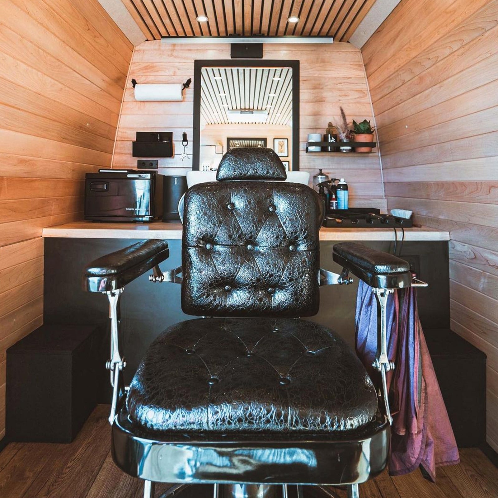 Mobile Barber Vans & Hair Salon Vans by Vanspeed Pro – Vanspeed PRO